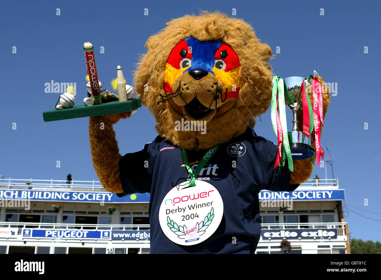 Cricket top half cele lion brit mascot hi-res stock photography and ...