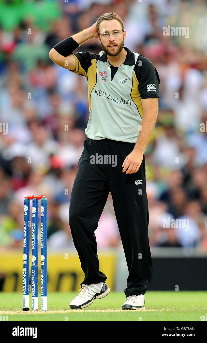 New zealand captain daniel vettori hi-res stock photography and images ...