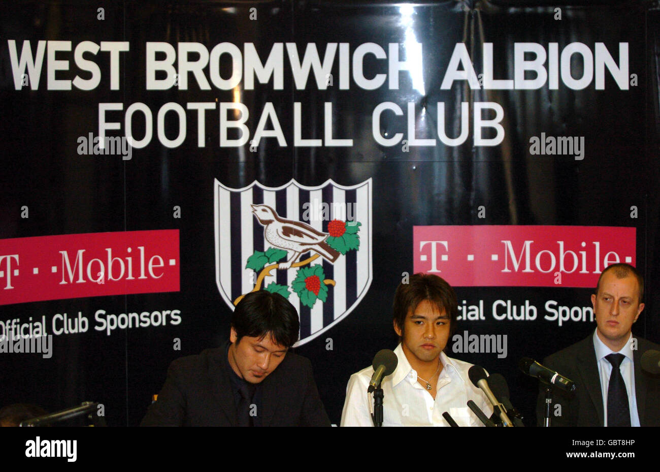 West Bromwich Albion's new signing Junichi Inamoto (c Stock Photo - Alamy