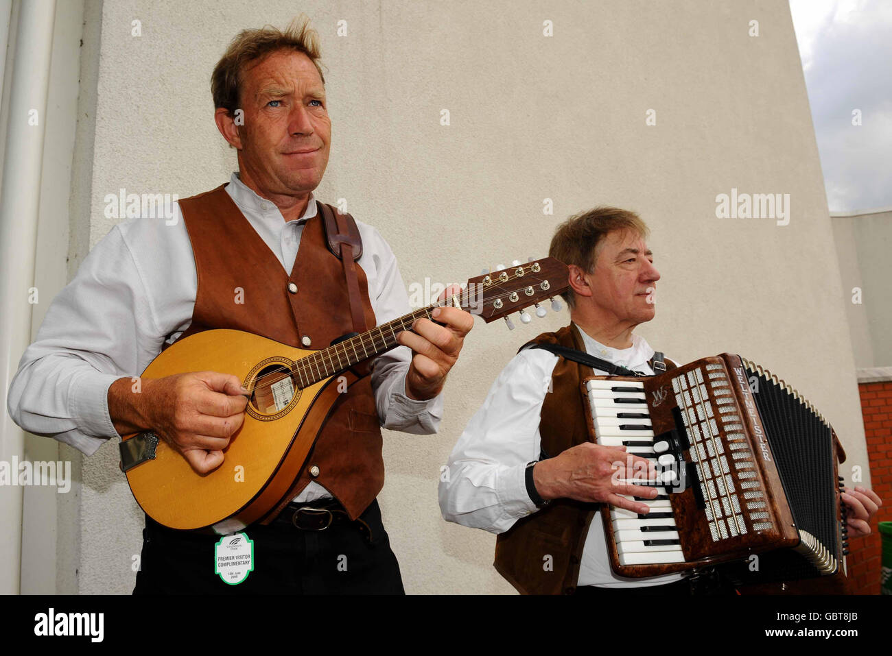 Horse Racing - Totepool Irish Day - Sandown Park Stock Photo - Alamy