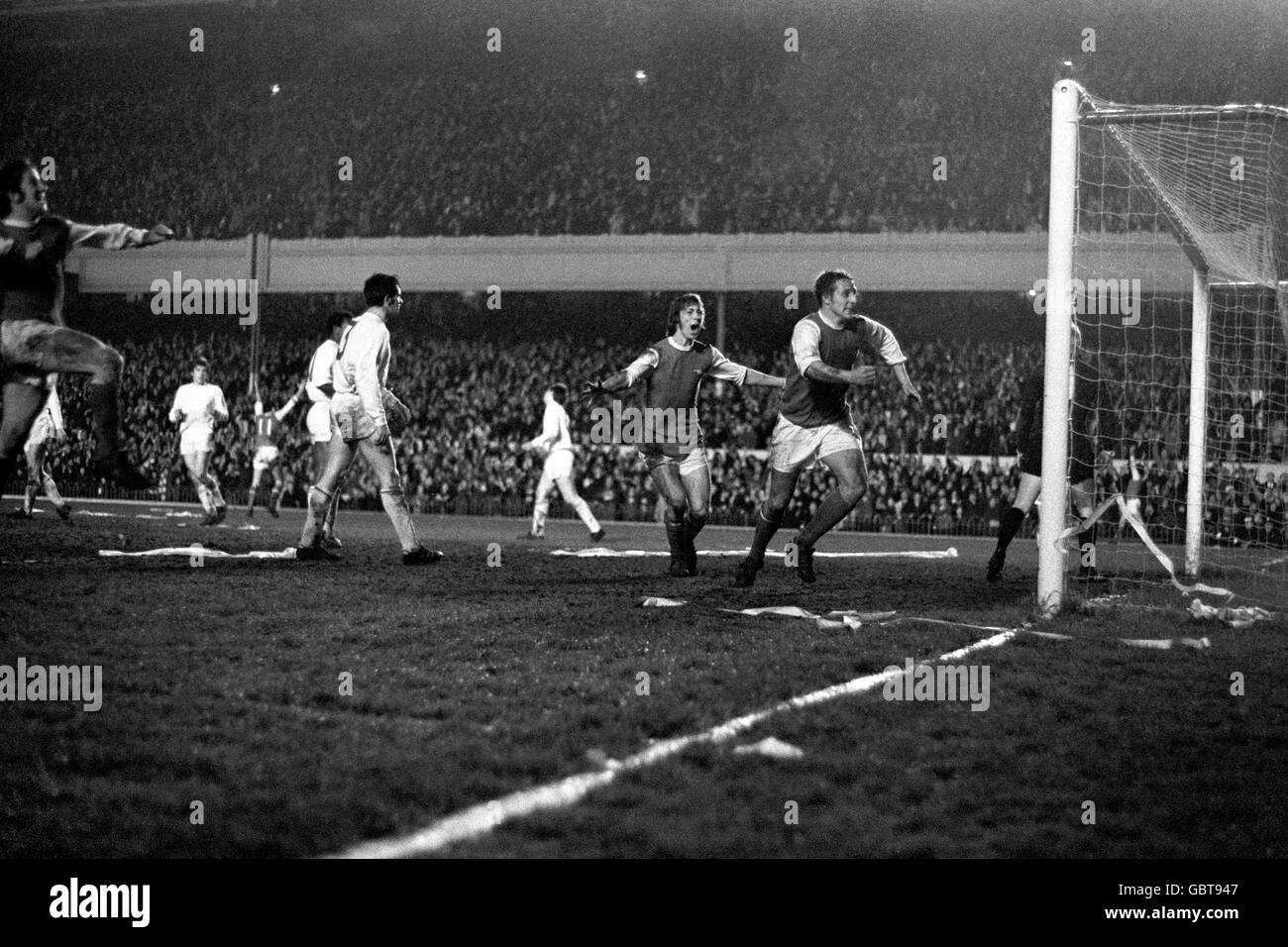 Arsenal's John Radford (second r) celebrates scoring his team's second ...