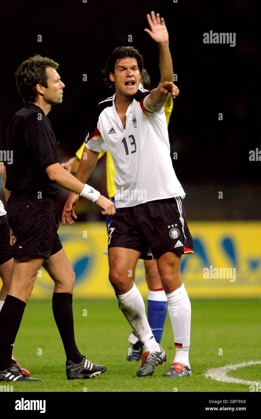 Germany's Michael Ballack (r) appeals to referee Urs Meier Stock Photo ...