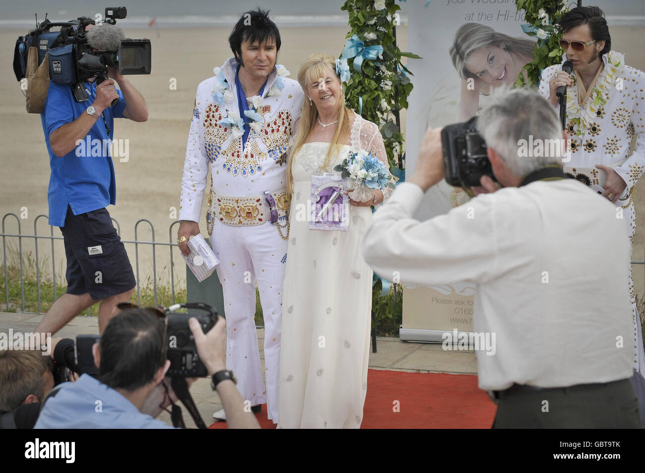 Steve Caprice, a leading professional Elvis Tribute Artist, and a fully ...