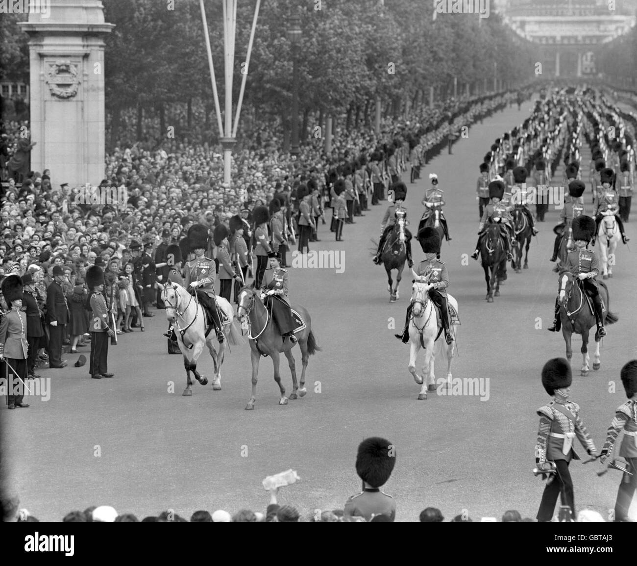 British Royalty - Ceremonies - Trooping the Colour - London - 1954 ...