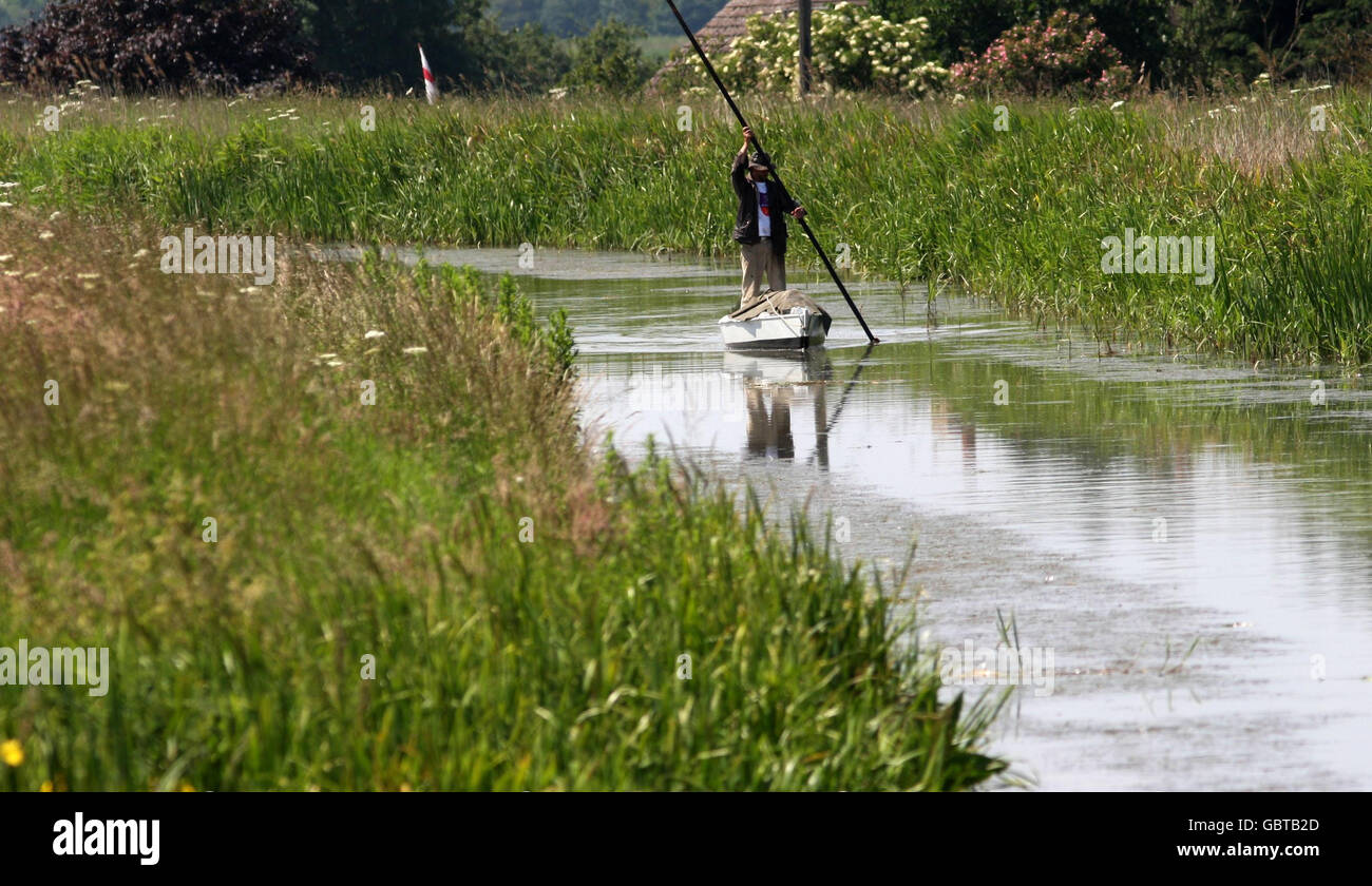Eel catcher Peter Carter Stock Photo - Alamy