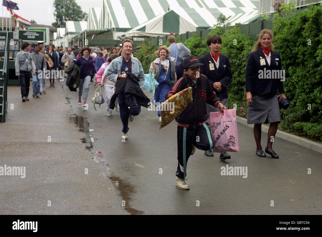 Wimbledon gates hi-res stock photography and images - Alamy