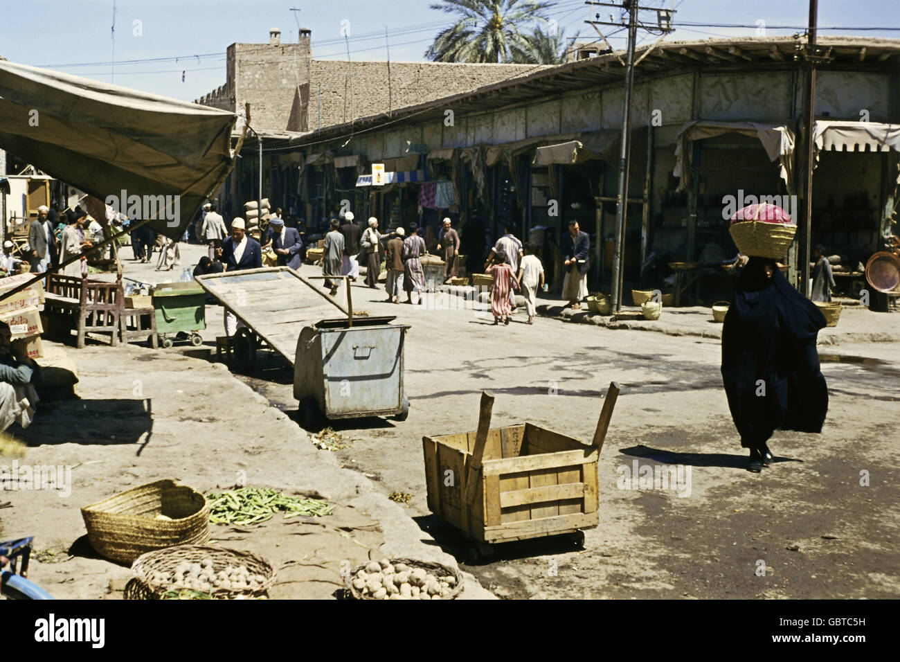 Market street 1950s hi-res stock photography and images - Alamy