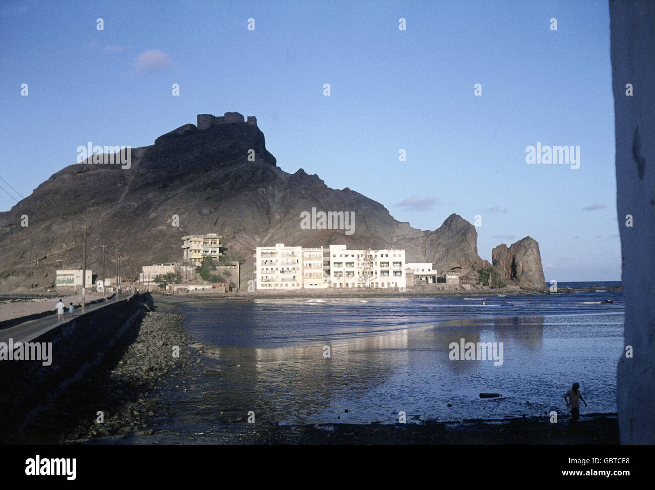 geography / travel, Yemen, landscapes, old fort on the coast near Aden ...