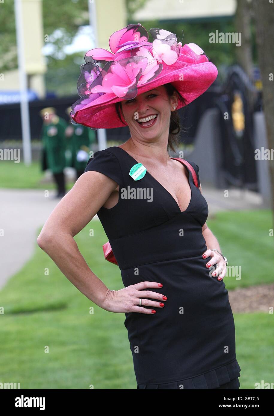Sarah bridge at ascot racecourse hi-res stock photography and images ...