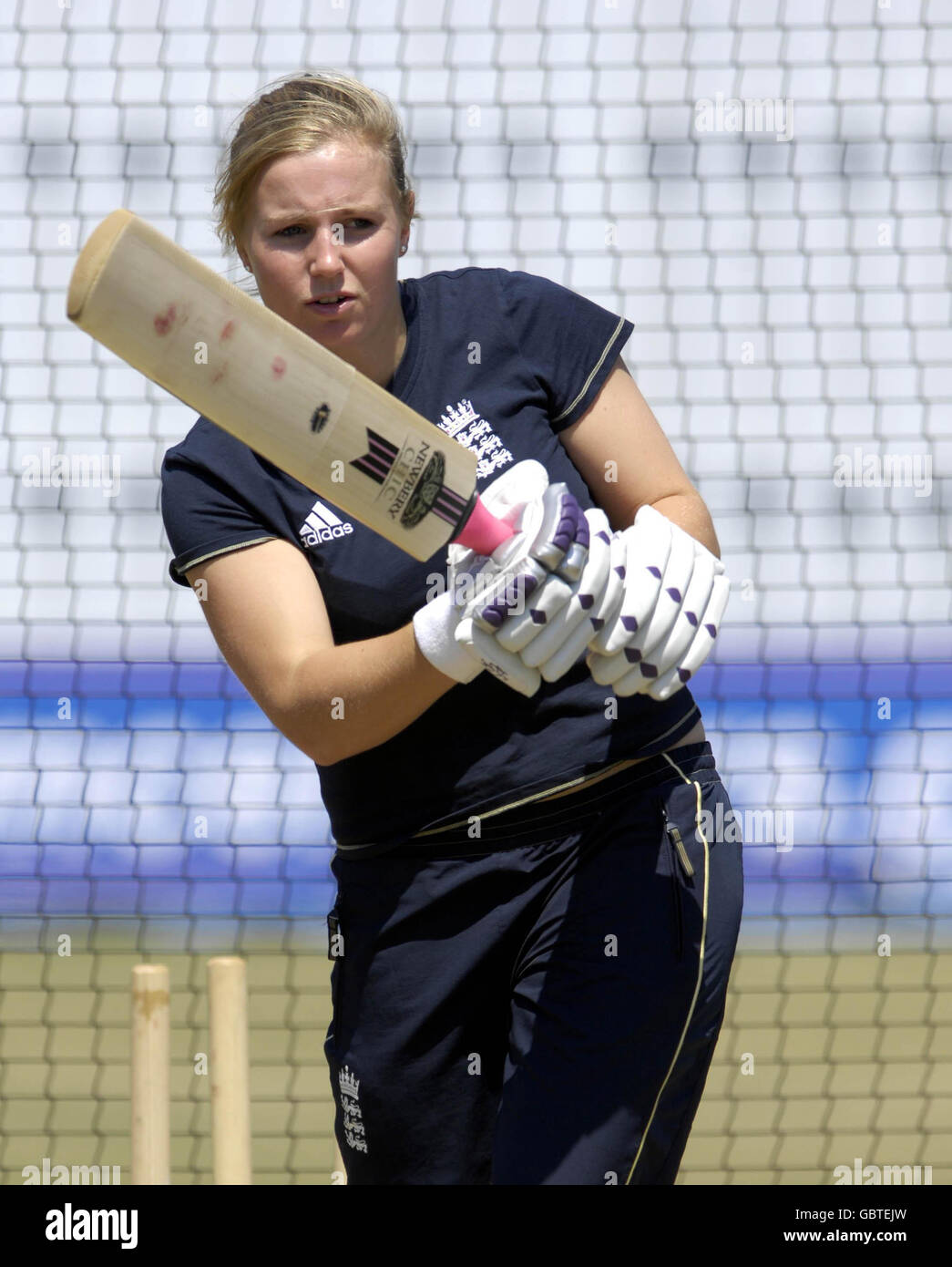 Woman cricket player hi-res stock photography and images - Alamy