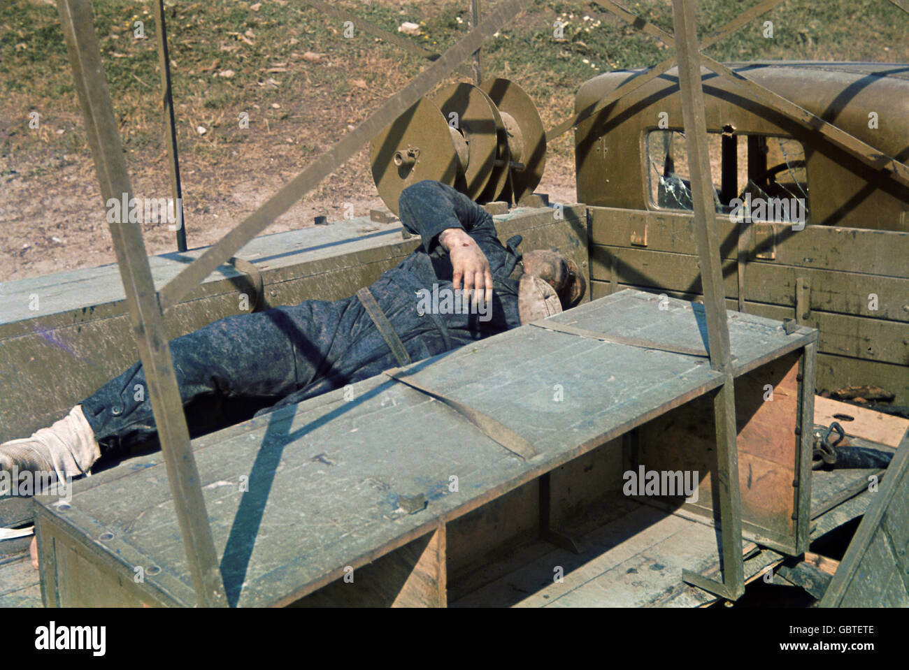 Dead body second world war hi-res stock photography and images - Alamy