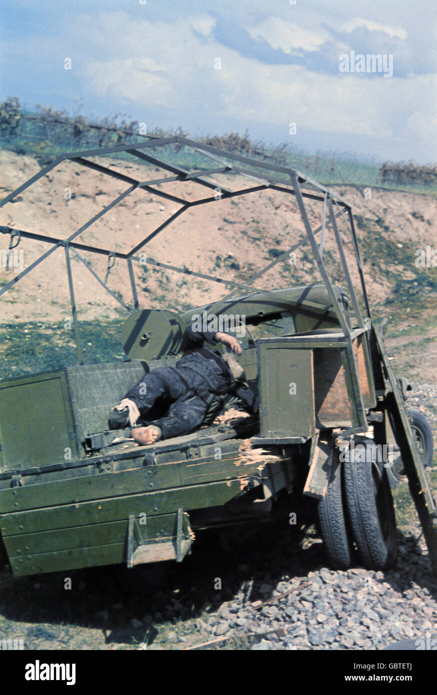 Dead body second world war hi-res stock photography and images - Alamy