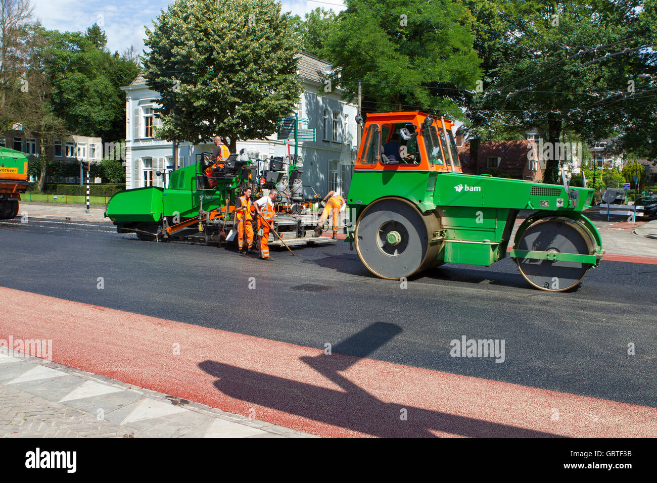 Tarmac laying hi-res stock photography and images - Alamy