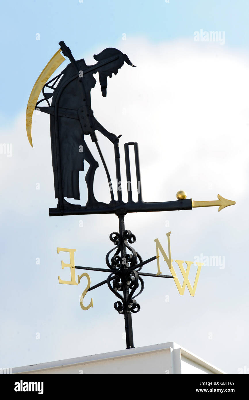 Lords cricket weather vane hi-res stock photography and images - Alamy