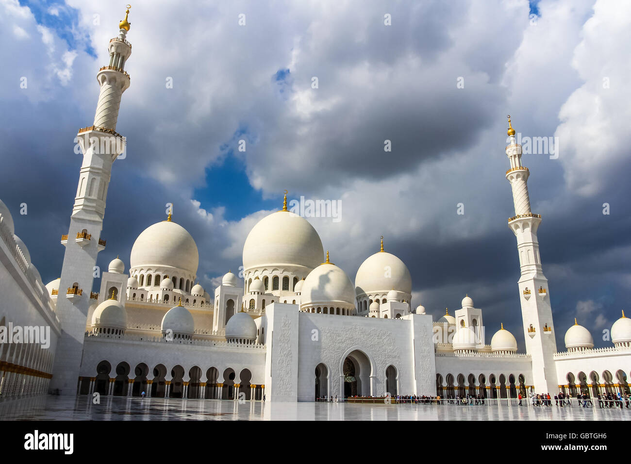 Sheikh zayed palace hi-res stock photography and images - Alamy