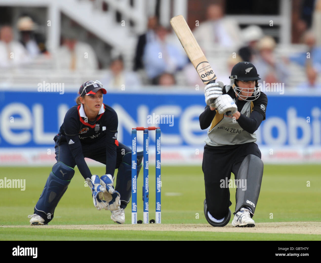 England wicket keeper sarah taylor hi-res stock photography and images ...