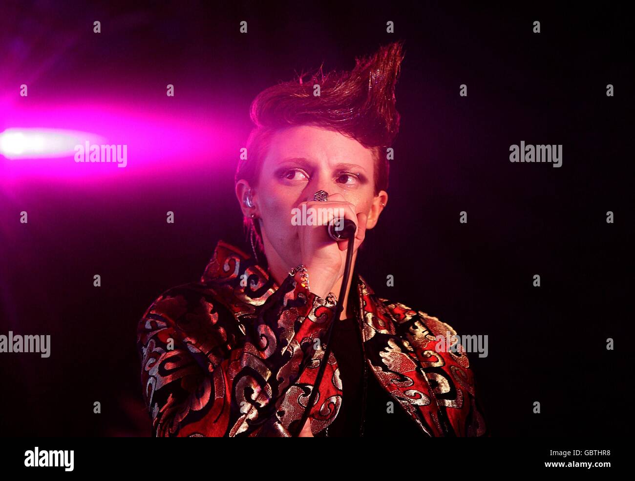 Elly Jackson of La Roux performing during the 2009 Glastonbury Festival ...