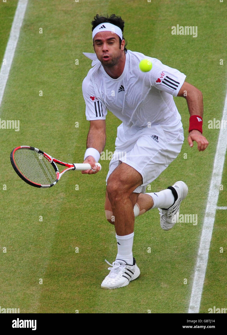Chile's Fernando Gonzalez in action against Spain's Juan Carlos Ferrero ...