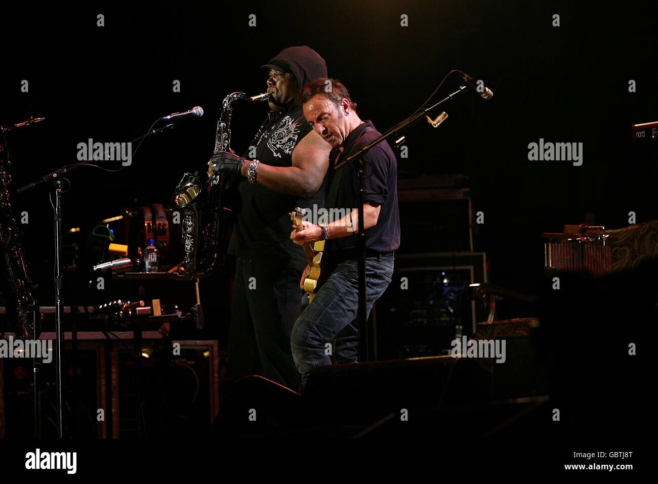 Bruce springsteen glastonbury 2009 hi-res stock photography and images ...