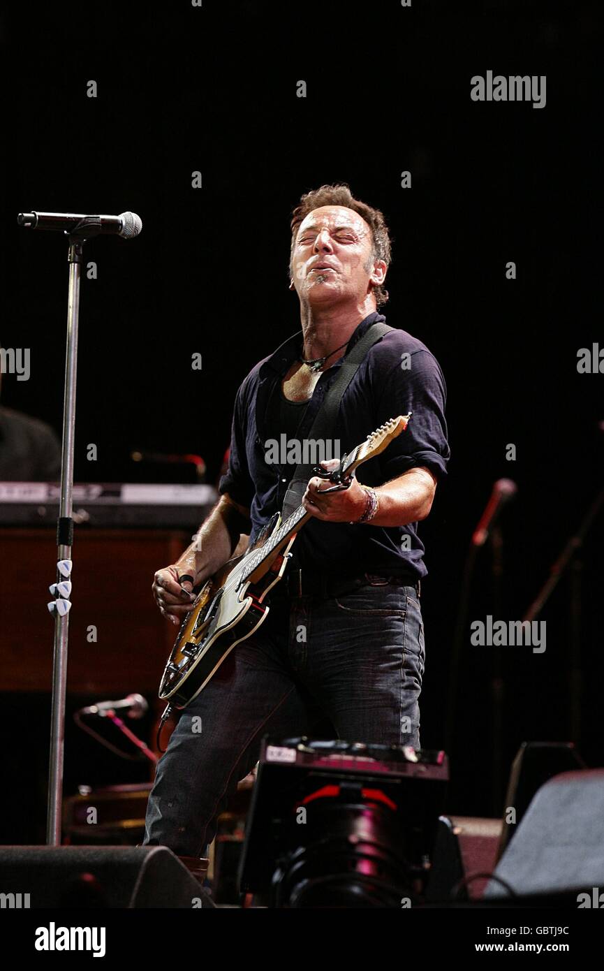 Bruce Springsteen performs with the E Street band during the 2009 ...