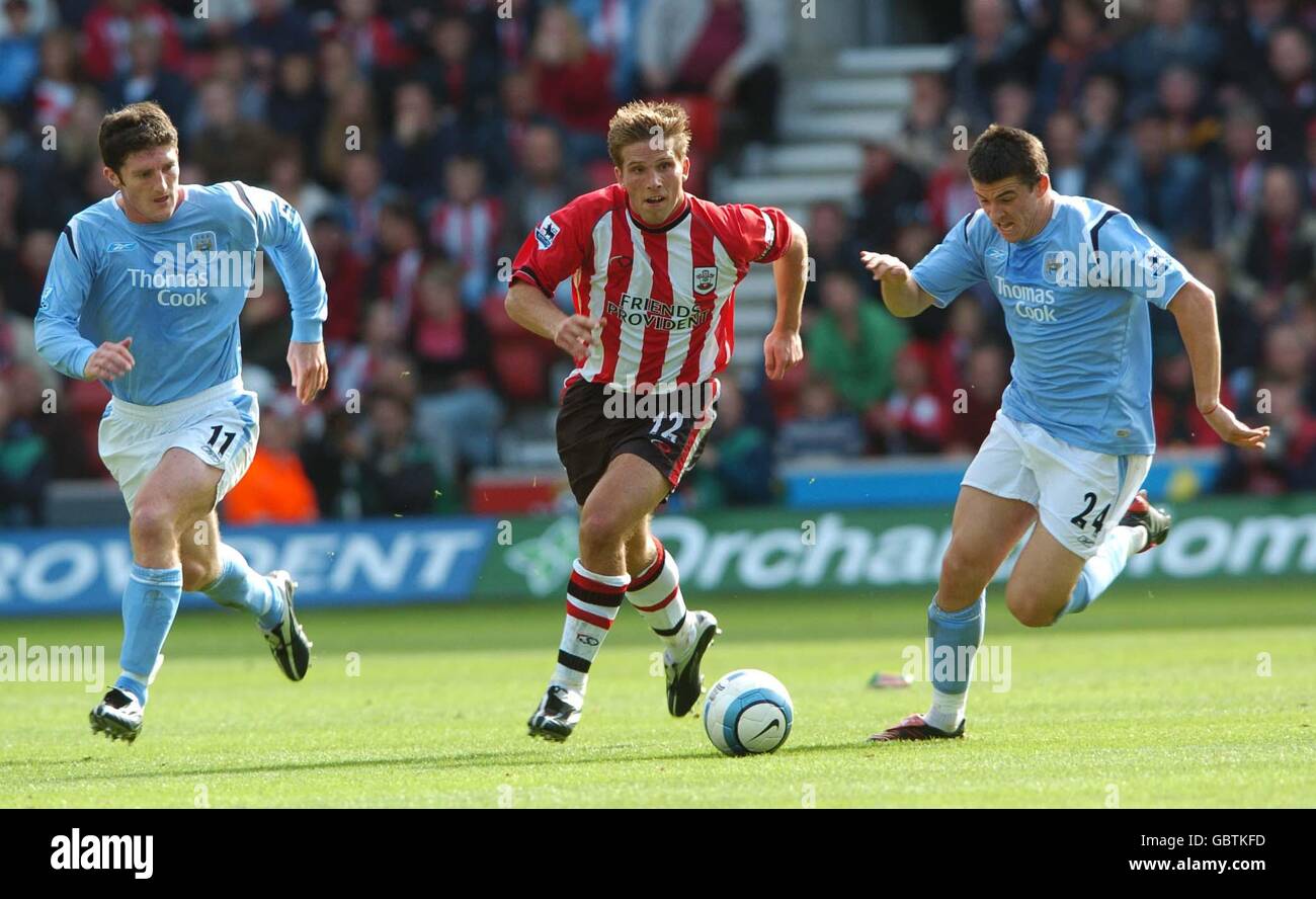 Southampton's Anders Svensson and Manchester City's Joe Barton (r) and ...