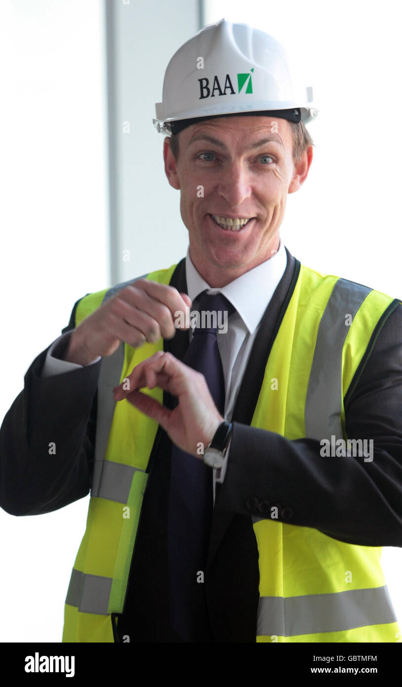 Scottish Secretary Jim Murphy MP visits Edinburgh Airport's terminal ...