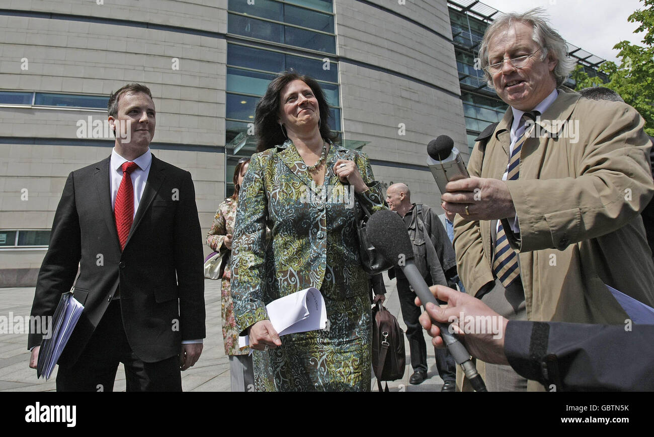 Sunday Tribune journalist Suzanne Breen (centre) outside the High Court ...