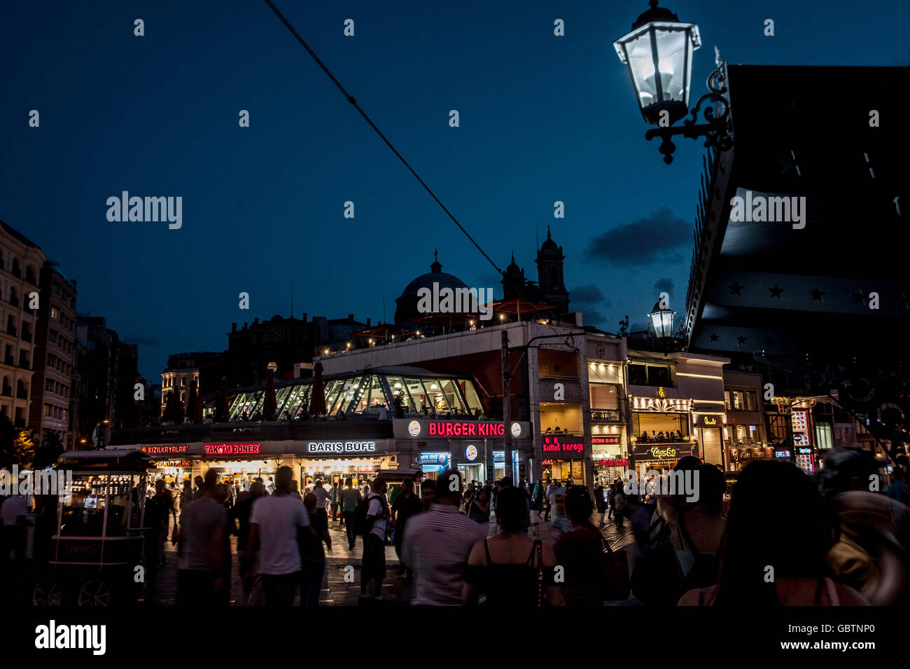 Nightlife istanbul hi-res stock photography and images - Alamy
