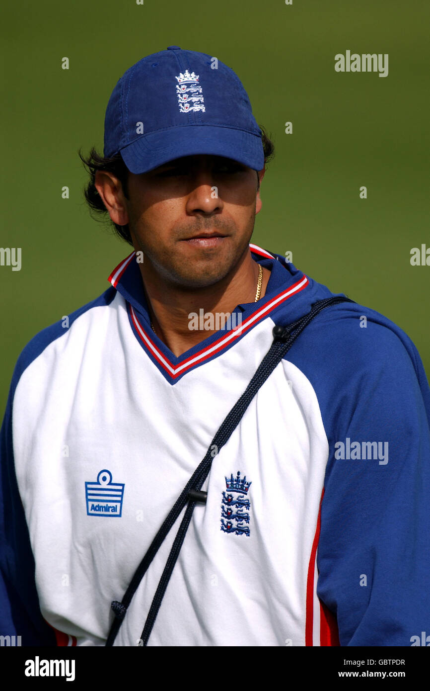 Cricket stock vikram solanki hi-res stock photography and images - Alamy