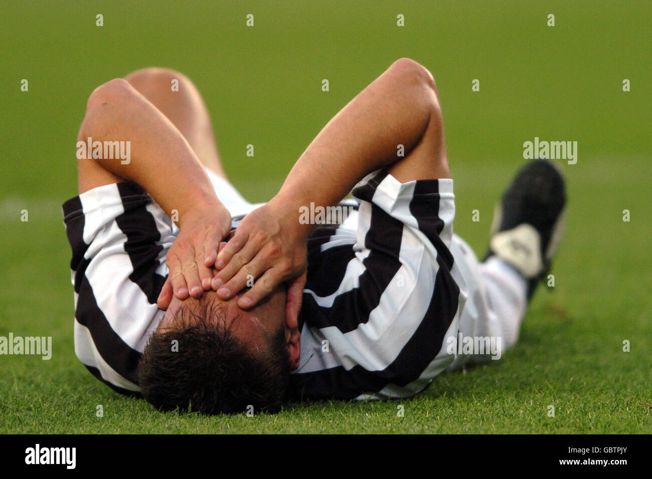 Football pain floor lie injury hi-res stock photography and images - Alamy