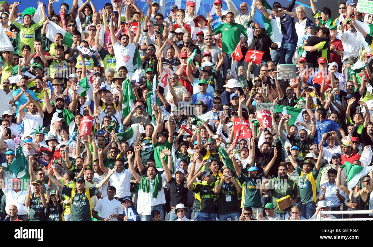 Sport cricket celebrating fans crowd flag hi-res stock photography and ...