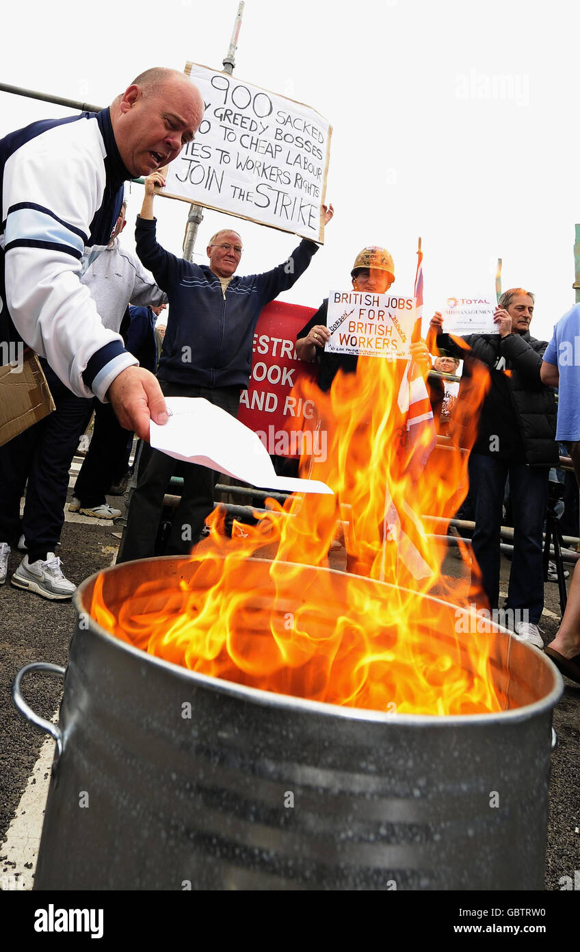 Construction workers demonstrating hi-res stock photography and images ...