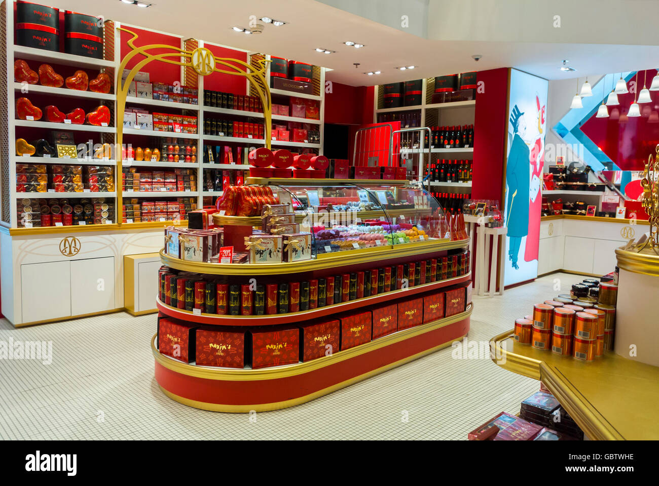 Carousel du louvre shopping center hi-res stock photography and images ...