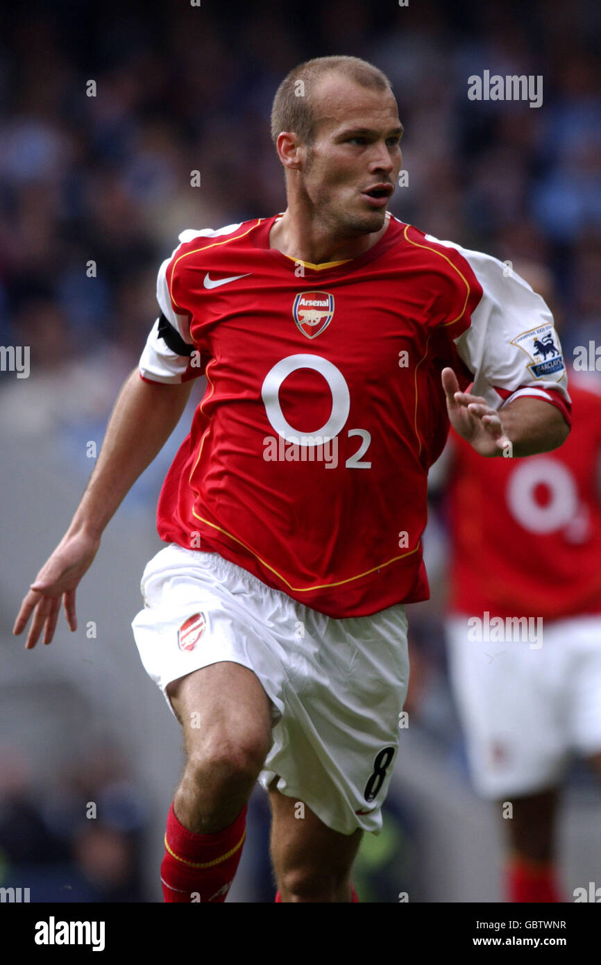 Soccer arsenal ljungberg hi-res stock photography and images - Alamy