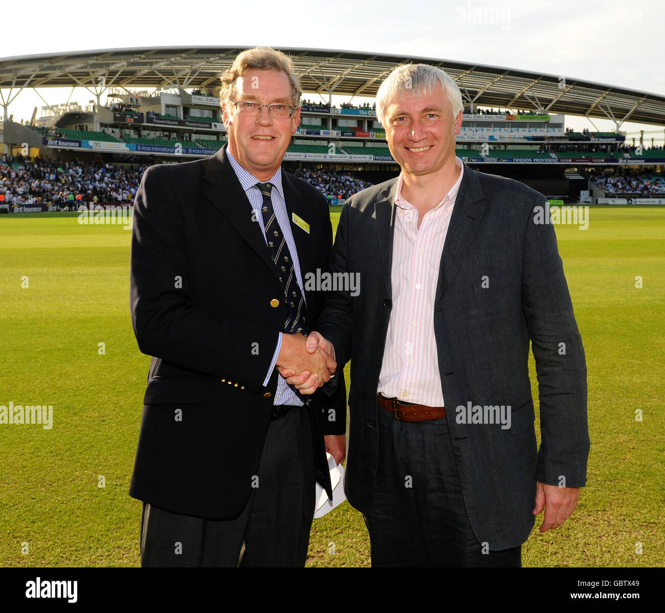 Surrey CCC Chief Executive Paul Sheldon (left) and OCS Chief Executive ...