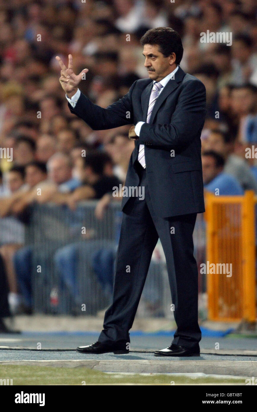 Soccer - Spanish Primera League - Real Madrid v Osasuna. Mariano Garcia ...