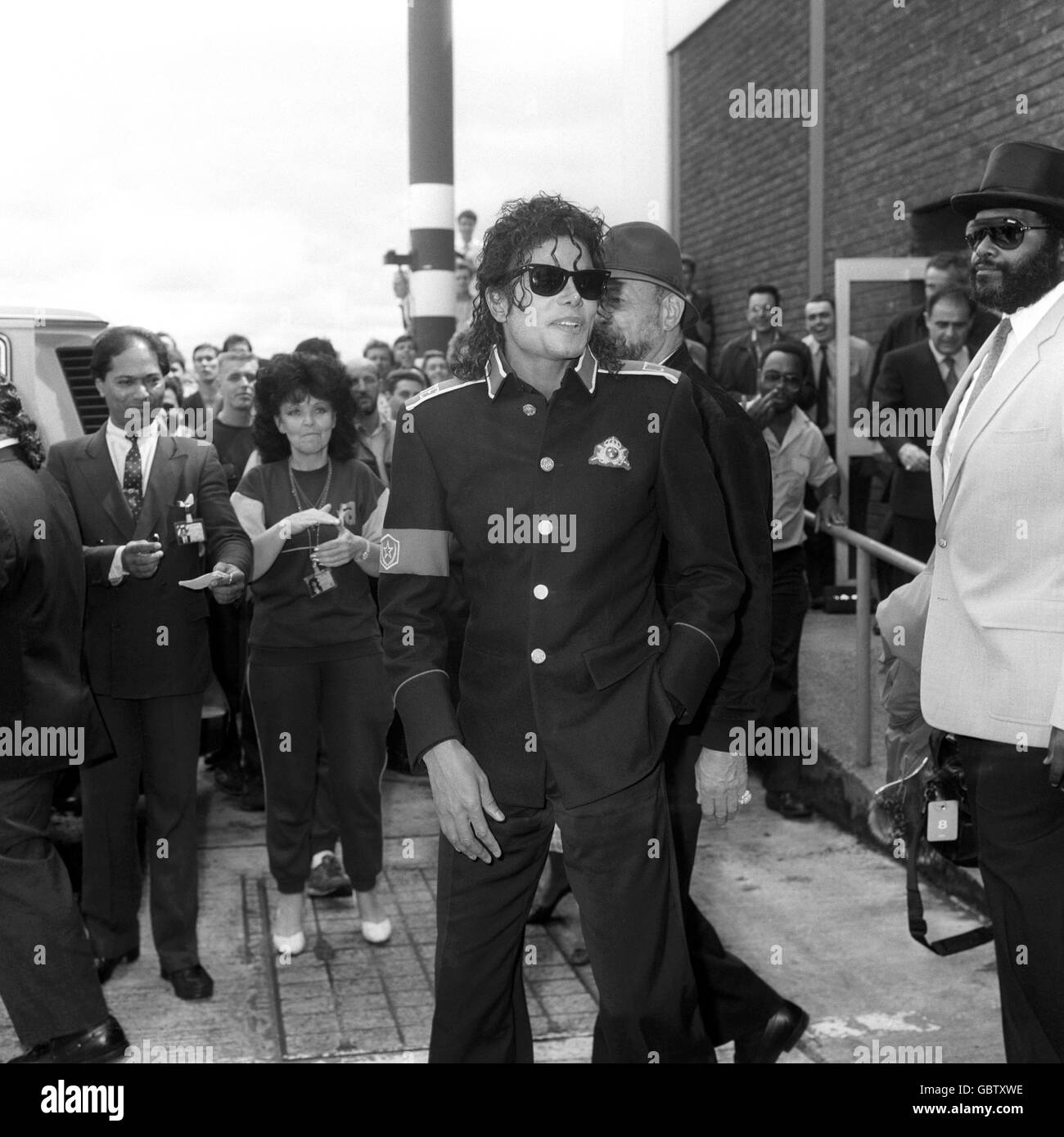 Pop star Michael Jackson arrives at Heathrow Airport amid tight ...