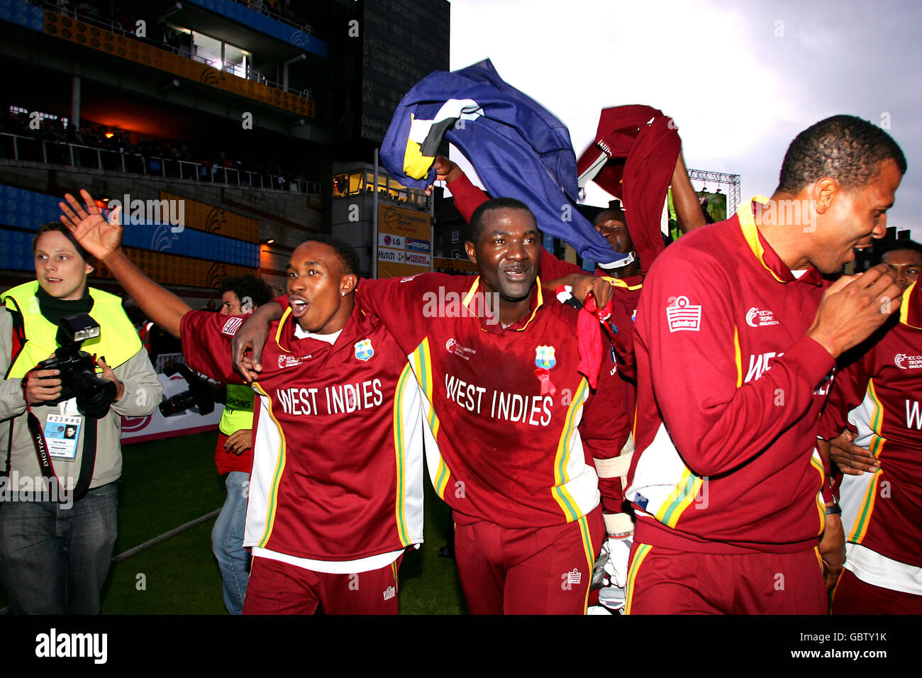 Cricket oval top half cele flag hi-res stock photography and images - Alamy