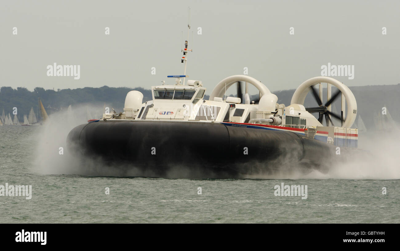 Hovercraft from ryde to southsea hi-res stock photography and images ...
