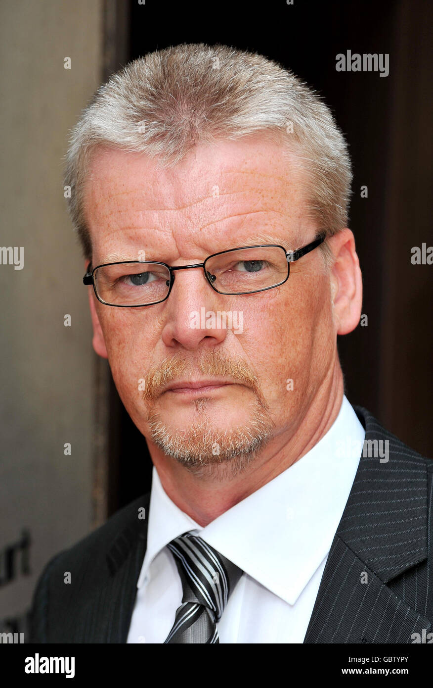 Posing head shot start hi-res stock photography and images - Alamy