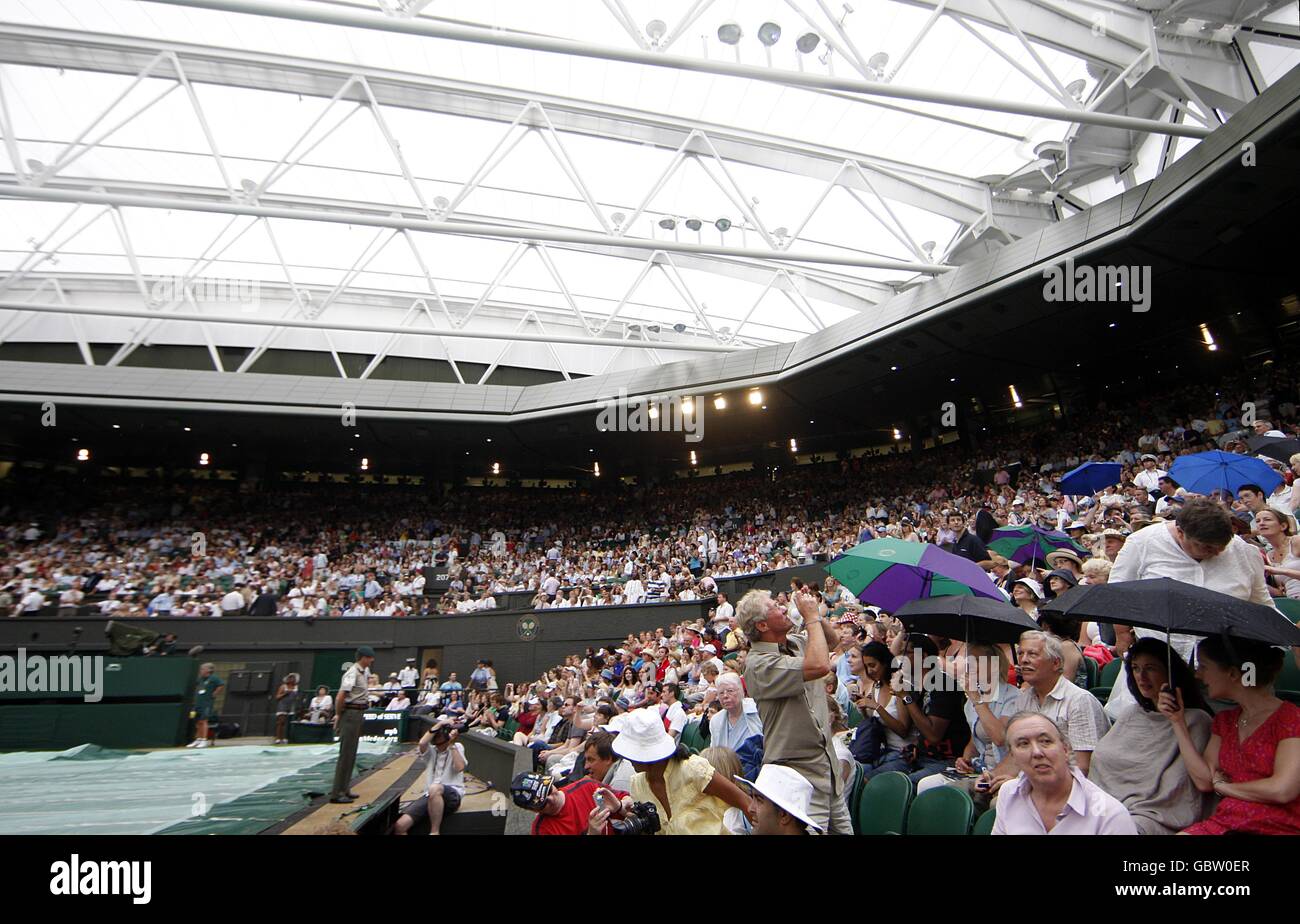 Spectators watch centre court action hi-res stock photography and ...