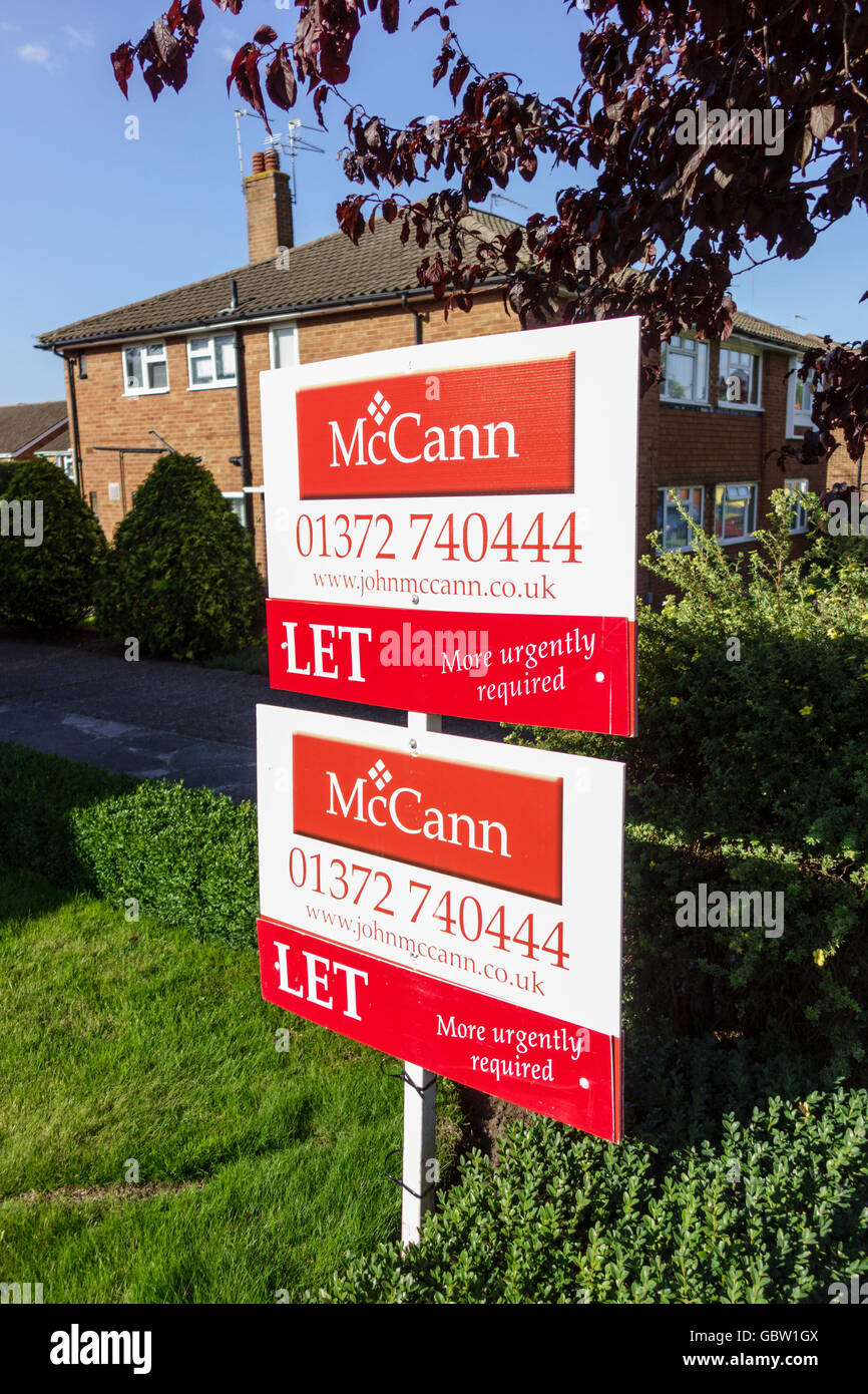 Estate agent sign board hi-res stock photography and images - Alamy