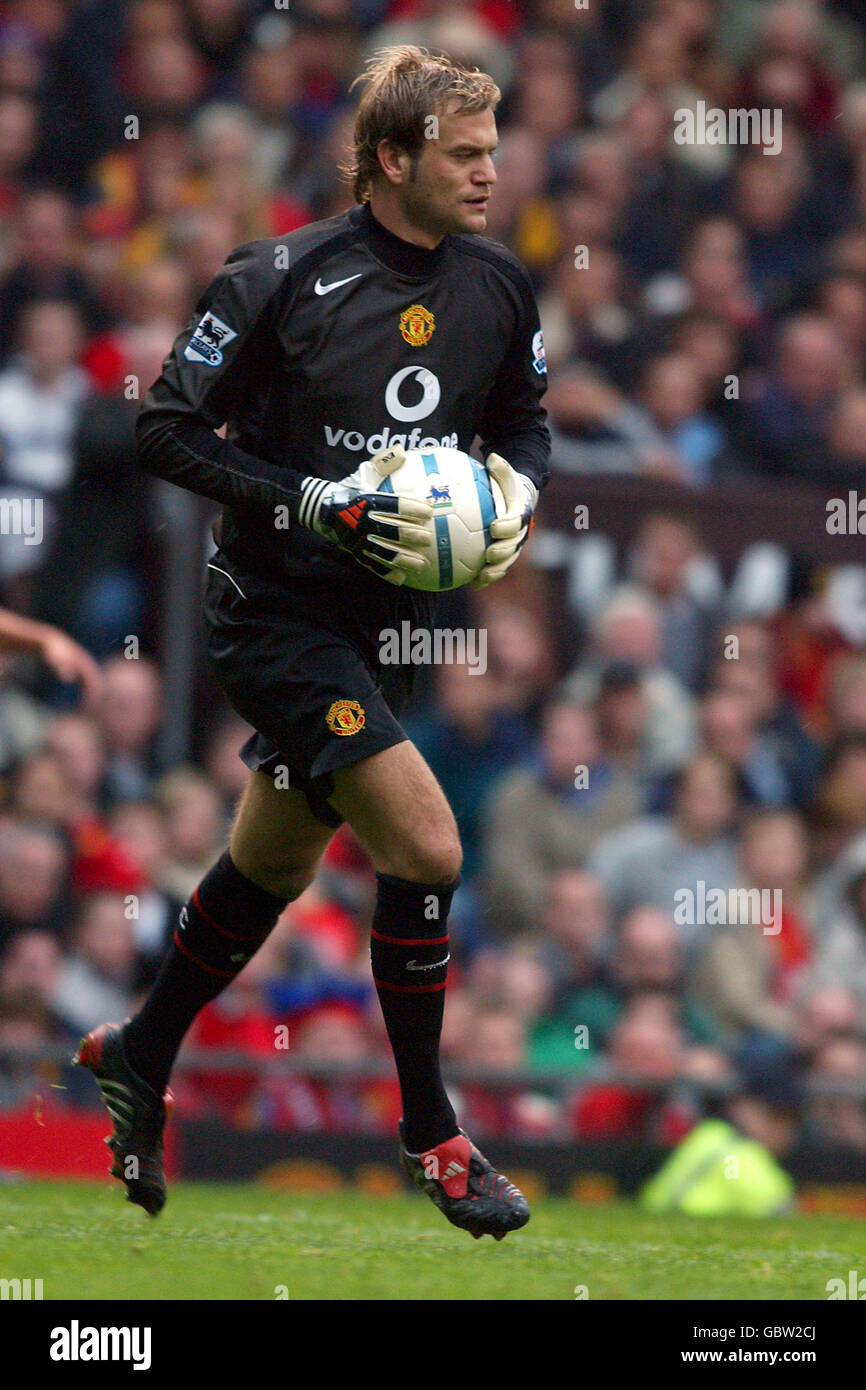 Manchester united goalkeeper roy carroll hi-res stock photography and ...