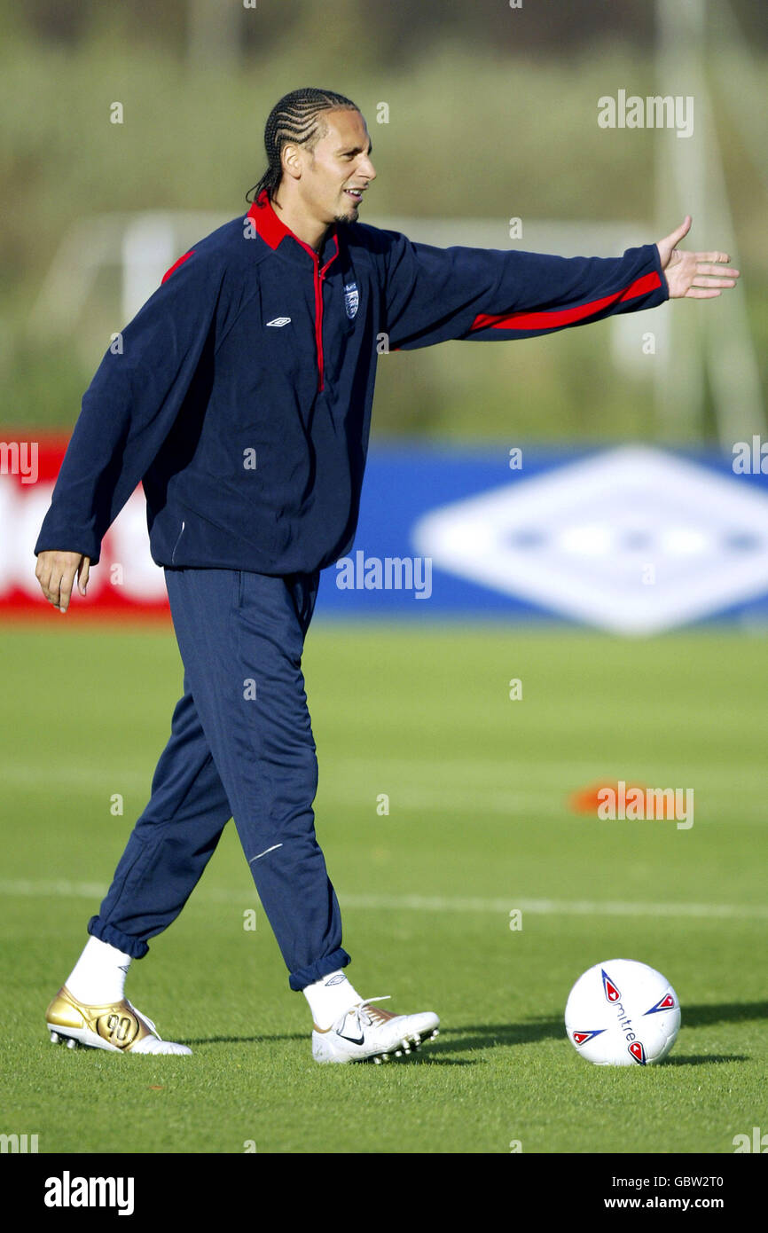 Rio ferdinand training england hi-res stock photography and images - Alamy