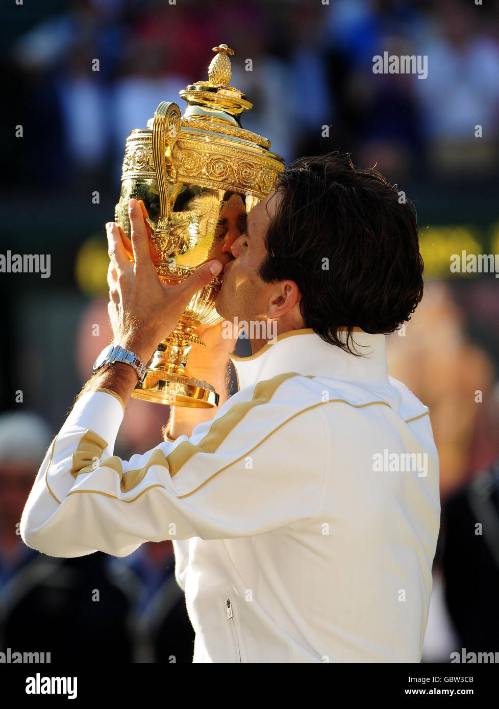 Sport tennis trophy celebrating roger federer hi-res stock photography ...