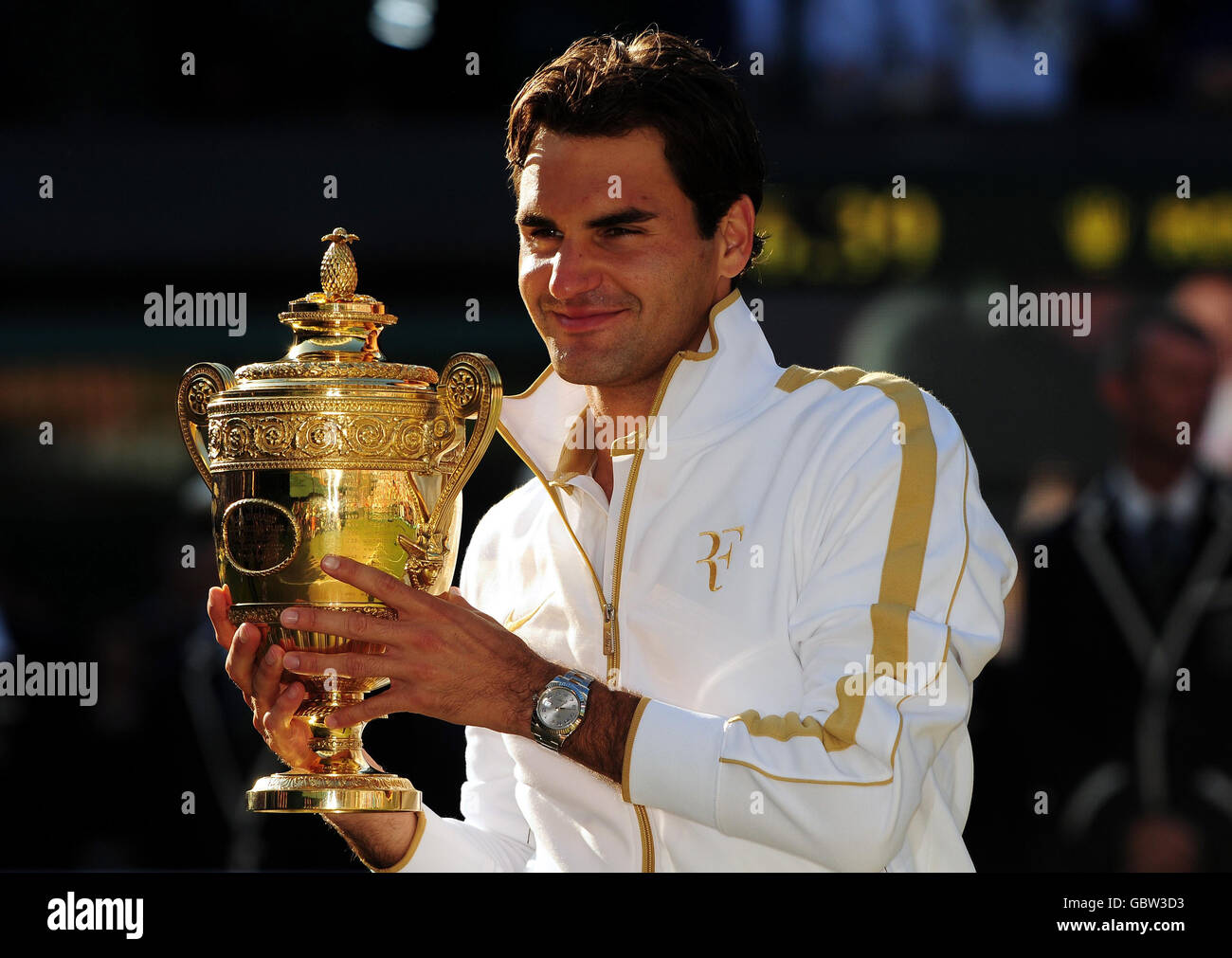 Tennis wimbledon half length mid top smiling trophy mangsb hi-res stock ...