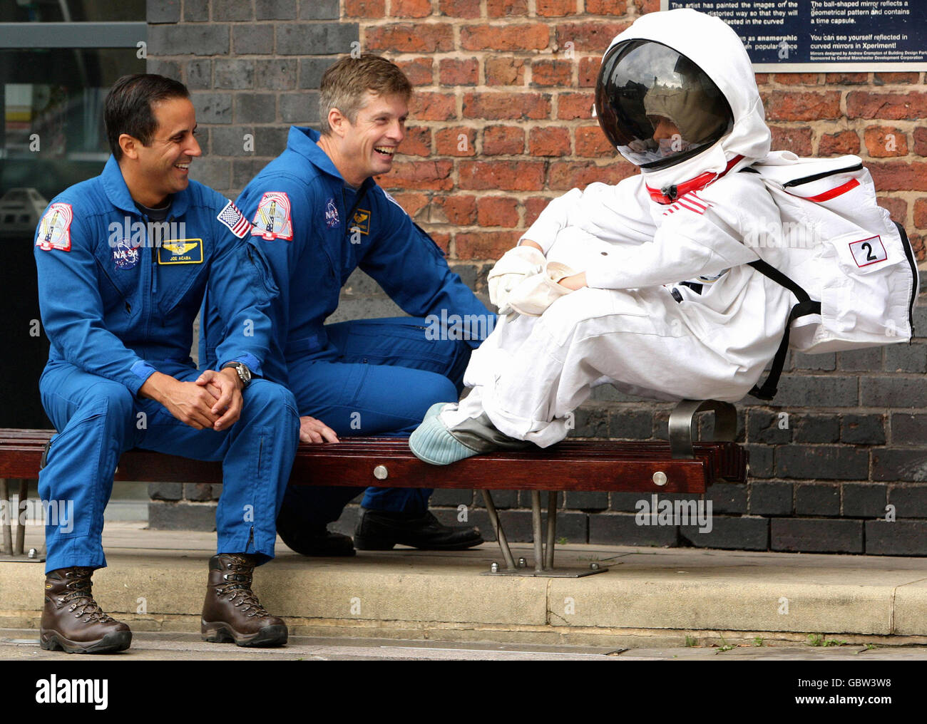 RE-TRANSMISSION CORRECTING ASTRONAUT'S NAME FROM JOE ACABO TO JOE ACABA ...