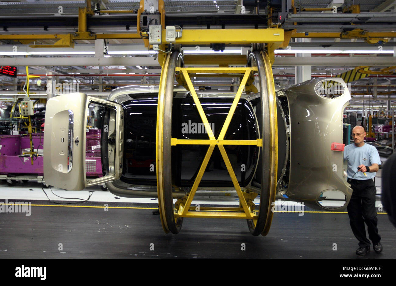 Bmw oxford mini production line hi-res stock photography and images - Alamy
