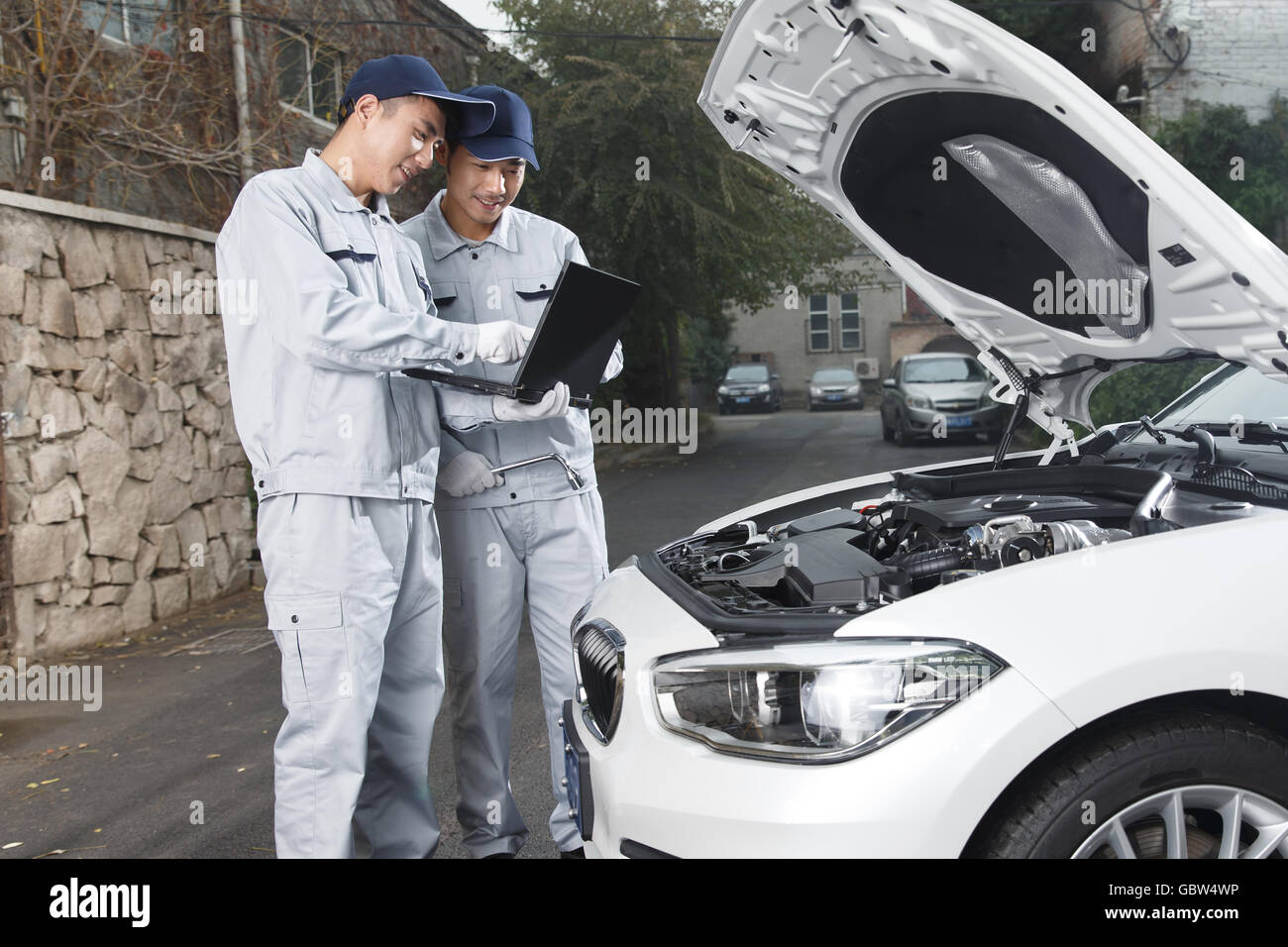Auto repair personnel in the maintenance of automobile Stock Photo - Alamy