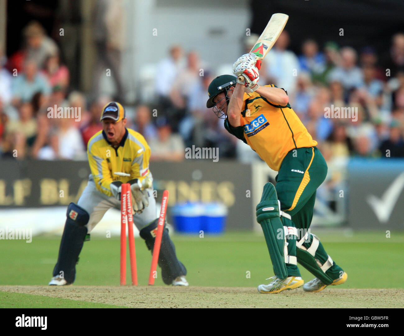 Nottinghamshire outlaws v derbyshire phantoms hi-res stock photography ...